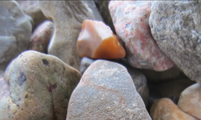 Et mindful øjeblik med en sten - Tangsgaard for personlig udvikling